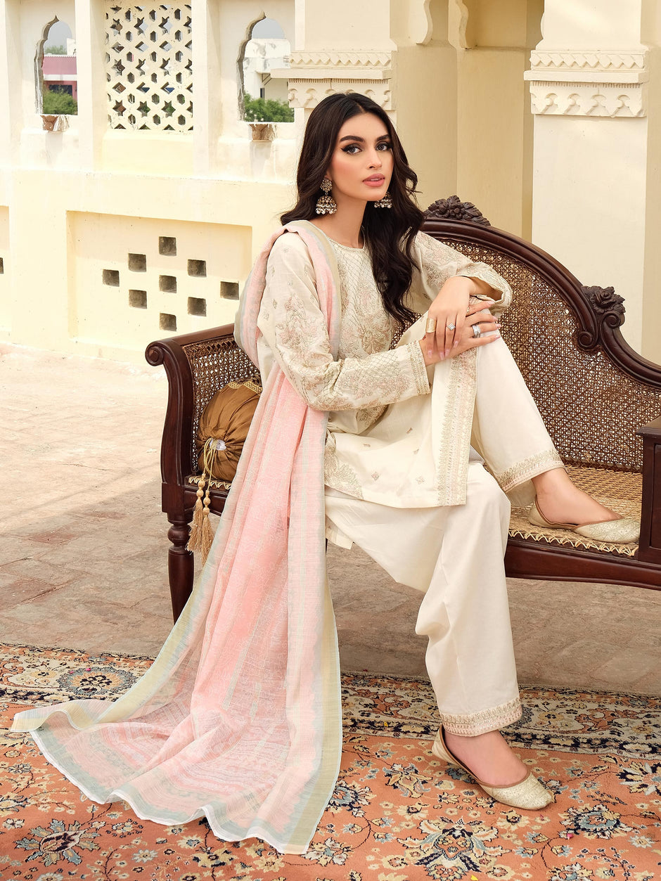 Women Dresses in UAE | Explore Latest Pakistani Dresses Online – Limelight